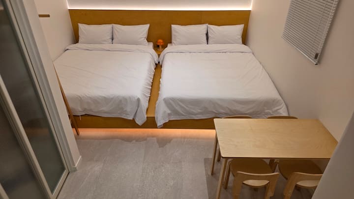 [오픈특가]4인실#동대구숙소#신상가성비숙소#퀸침대#대구공항#신세계백화점#호텔식침구#퀸침대 - Daegu