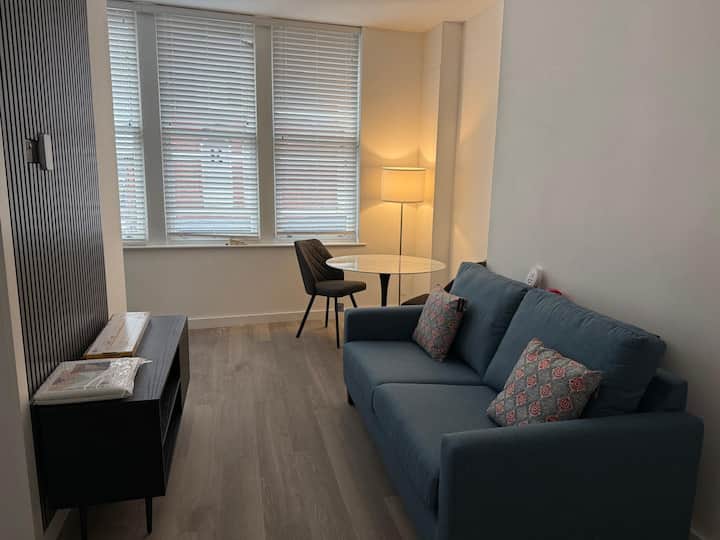 Superior 1 Bed Apartment With Lift - Rochdale