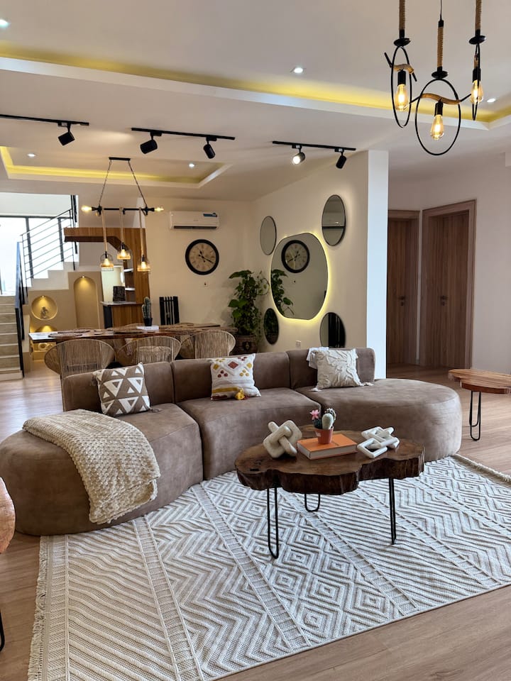 Luxury 4br Lekki Home W/ Pool & 2 Terraces - Lagos