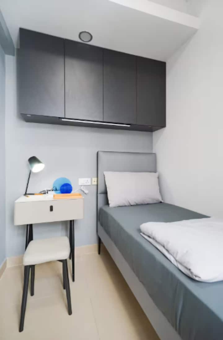 Walk To Mtr & Shopping - Comfy Window Single Room - North Point