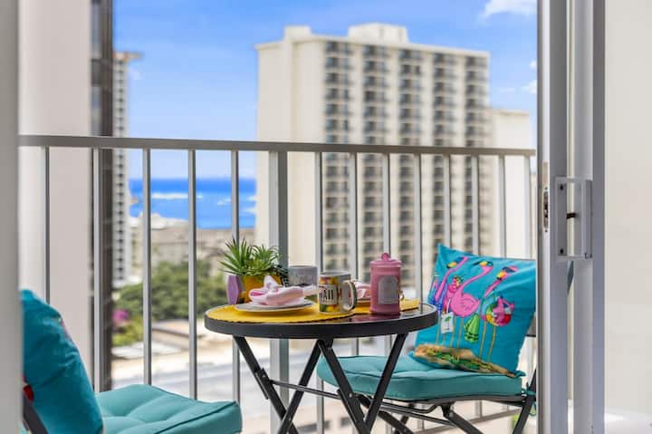 Flamingo Waikiki Free Parking Ocean View King Bed - Honolulu