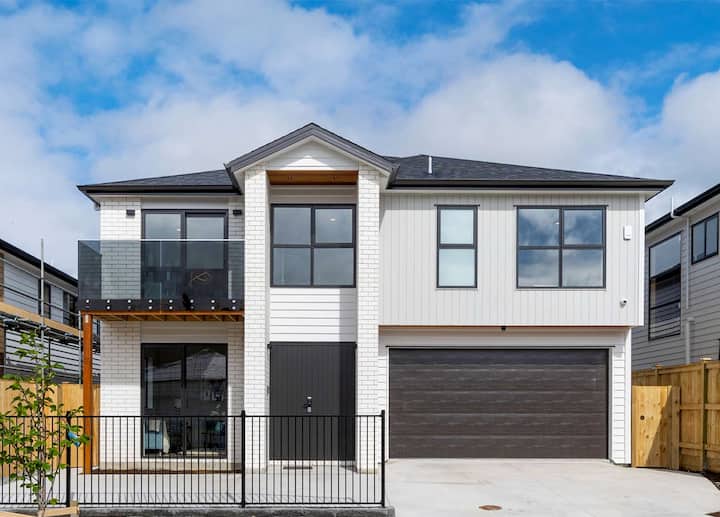 Extra-large House 7 Bedroom 5.5 Baths & 4 Living - Auckland