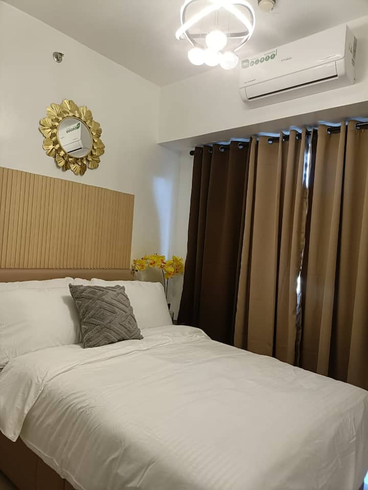 Modern 2-br W/ Wi-fi & Netflix At South Residences - Muntinlupa