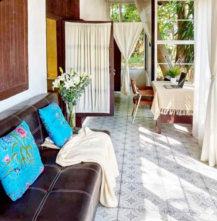 Tiny House, Twin Bed, In The Hidden Urban Jungle - Chiang Mai