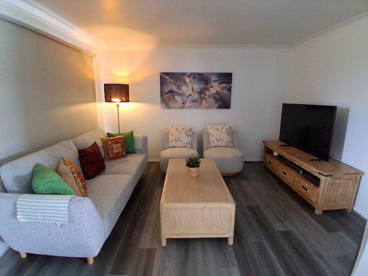 Moon House - Saint Marys, Australia