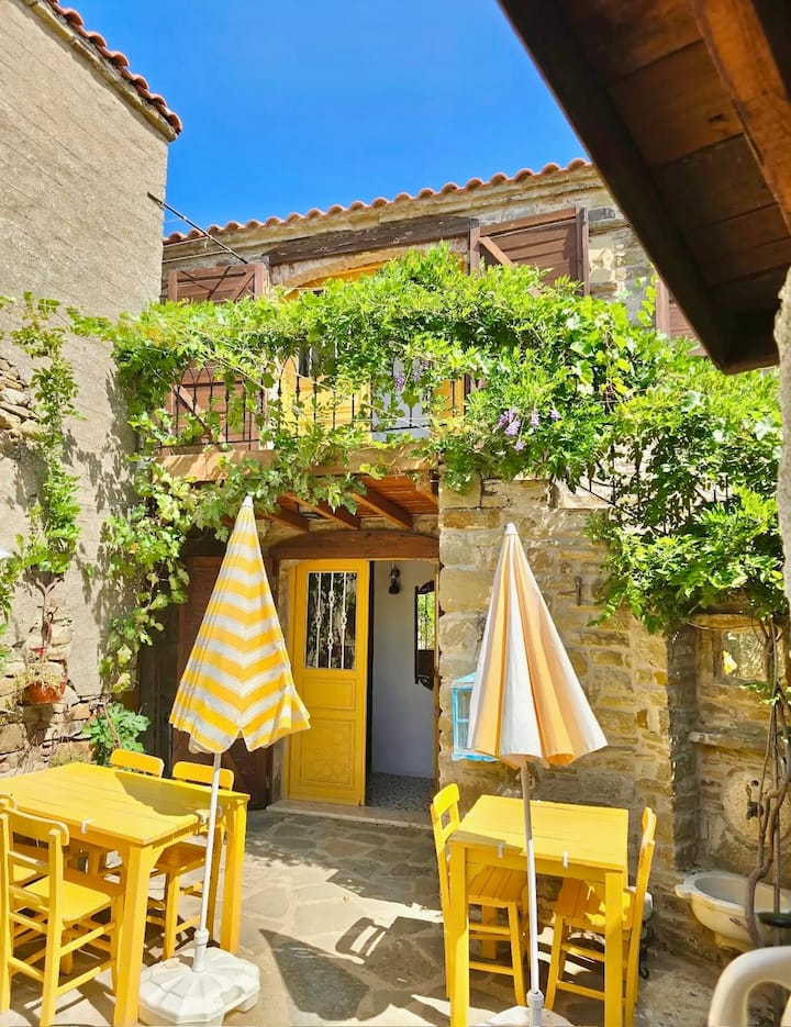 Gökçeada, Tepeköyde Taş Evde Banyolu Verandalı Oda - Gökçeada