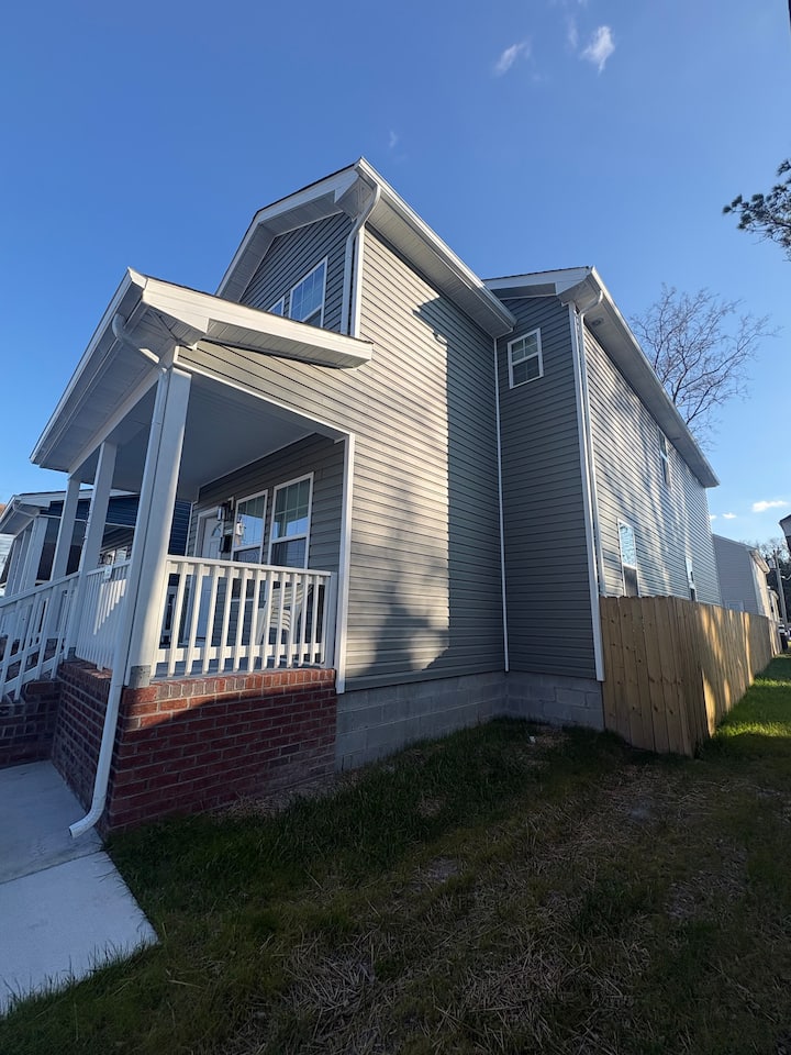 Cozy Modern Retreat, Peaceful Stay Near Everything - Portsmouth, VA