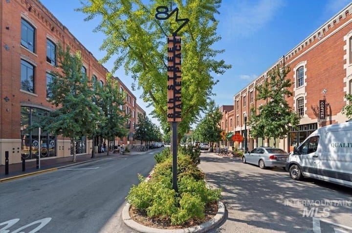 Upscale Spacious 850 Sqf 1-bedroom Downtown Condo - Boise