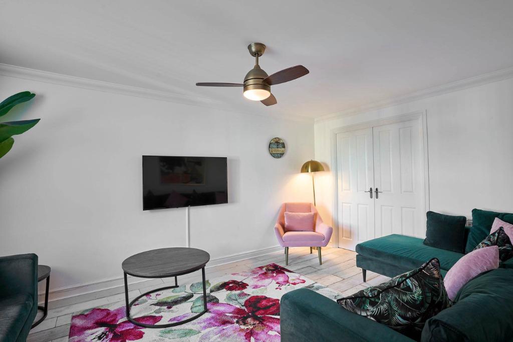 Cornish Haven -Spacious 4 Bed House by Launceston - Townhouses for Rent ...