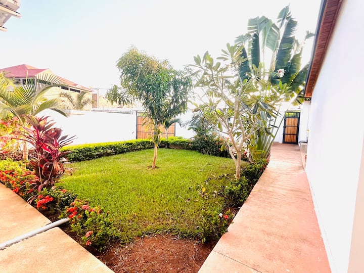 Villa M2, 5 Chambres Autonomes, Piscine Et Service - Côte d'Ivoire