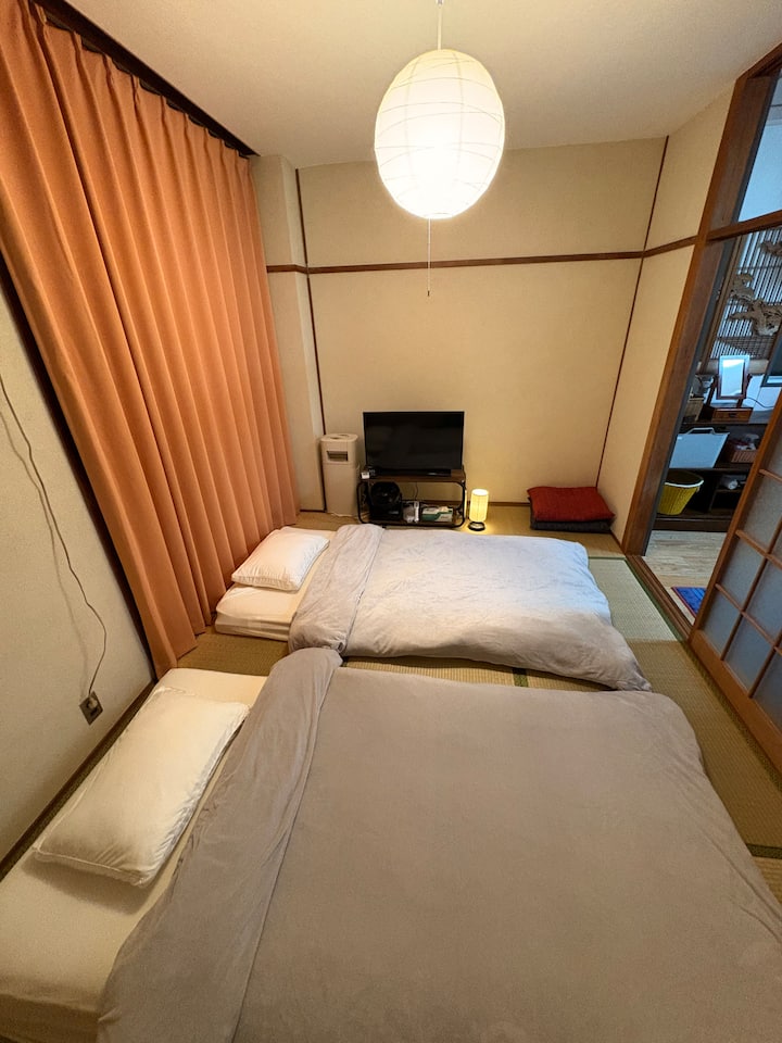 道後温泉まで徒歩5分の昭和時代のくつろぎ部屋 - Matsuyama