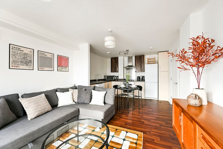 Stylish Balcony Flat - Free Parking-victoria Line - Londen