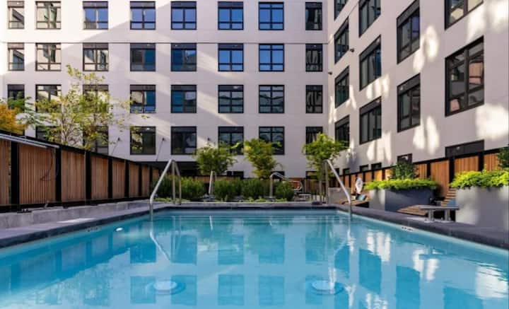 Waterfront Retreat W/ Pool, Hot Tub, Sauna & More - Vancouver, WA