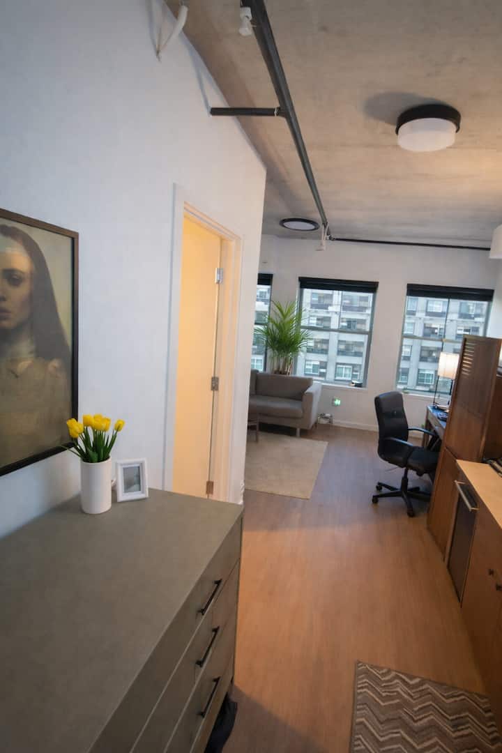 Waterfront Retreat W/ Pool, Hot Tub, Sauna & More - Vancouver, WA