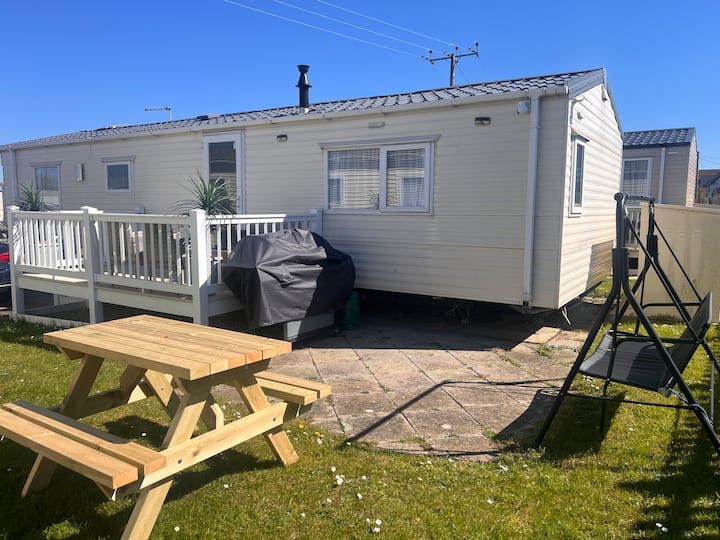 Coastal Caravan Getaway –Beachfront Family Fun - Mersea Island