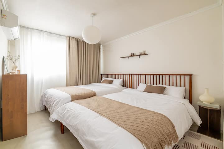 신규30%#홍대10분#망원시장 #Yg #한강 #공항버스 #무료짐보관 #2qbed#미스터멘션 - Seoul