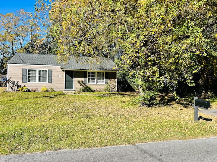 Adorable, Clean 2br/1ba - 10 Mins To Downtown Chs! - 노스 찰스턴