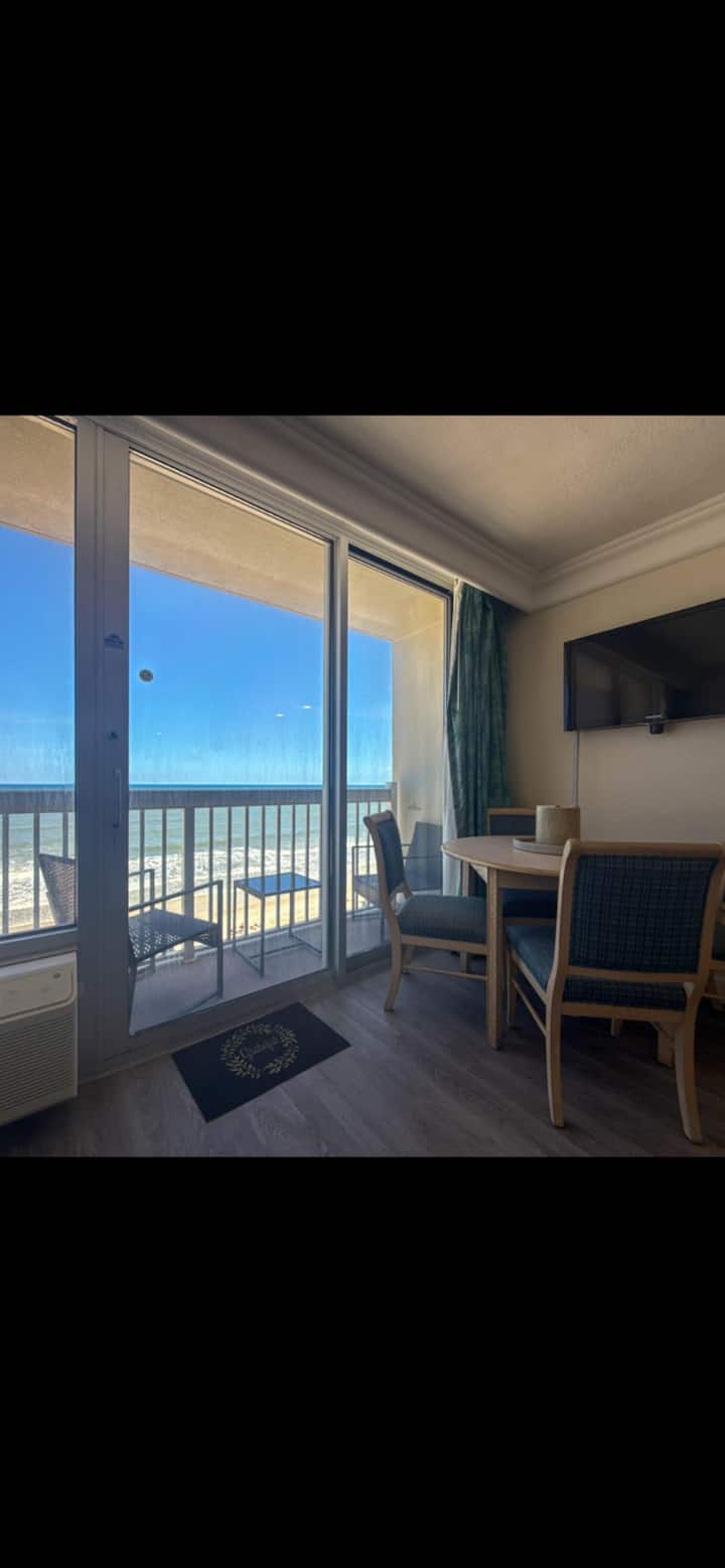 Surf N Sun Spectacular Oceanfront Studio W/balcony - Ormond Beach, FL