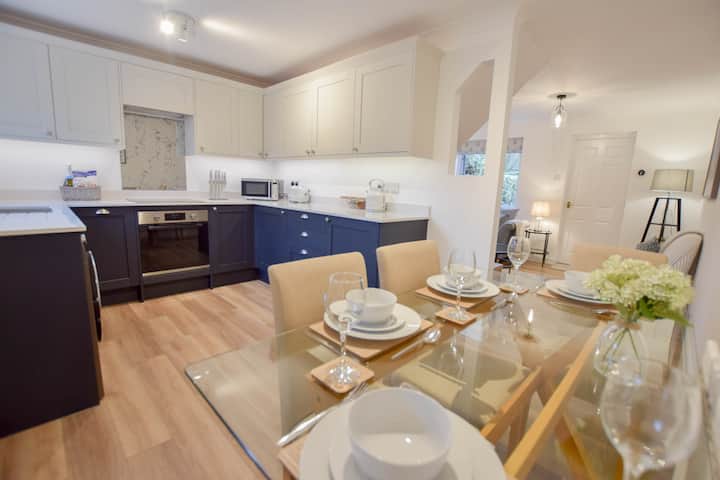 Stunning Central Oxford 2 Bedroom Home + Parking - Oxford