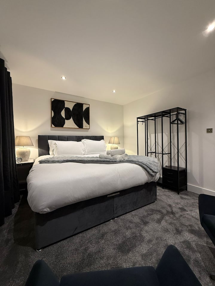 Large Luxury 5bdr Home - 2.5 Bath & Free Parking - Saint Albans