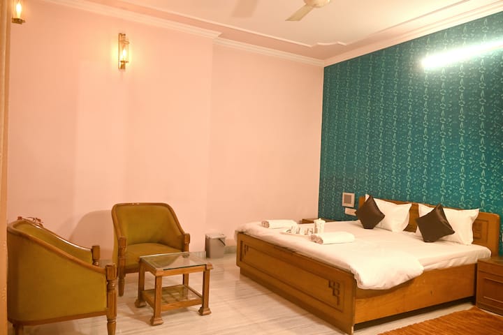 6 Bedrooms Fully Equppided , Central Location - Jaipur