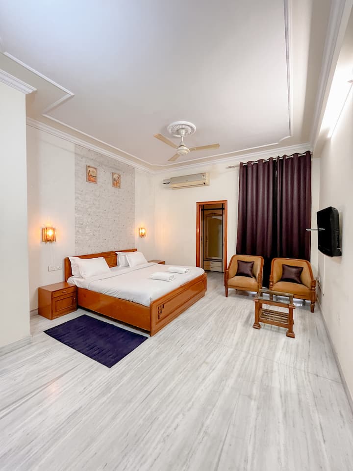 6 Bedrooms Fully Equppided , Central Location - Jaipur