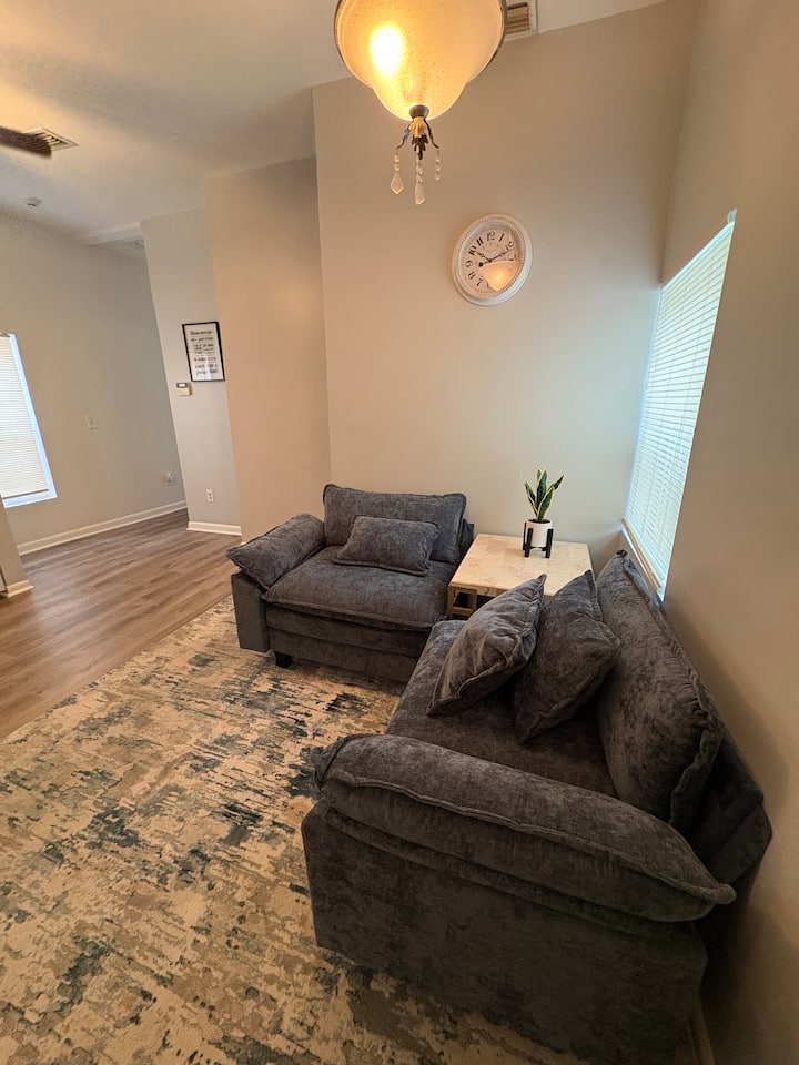 Modern & Quiet | Minutes To Uf Health Jacksonville - Jacksonville, FL