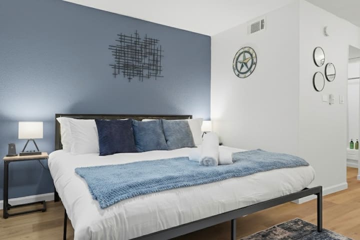 Cozy King Studio-near Dt/ut-free Parking-hyde Park - Austin, TX