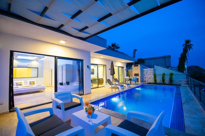 Kalkan Açık Havuz Ve Isıtmalı Kapalı Havuz, Jakuzi - Kalkan