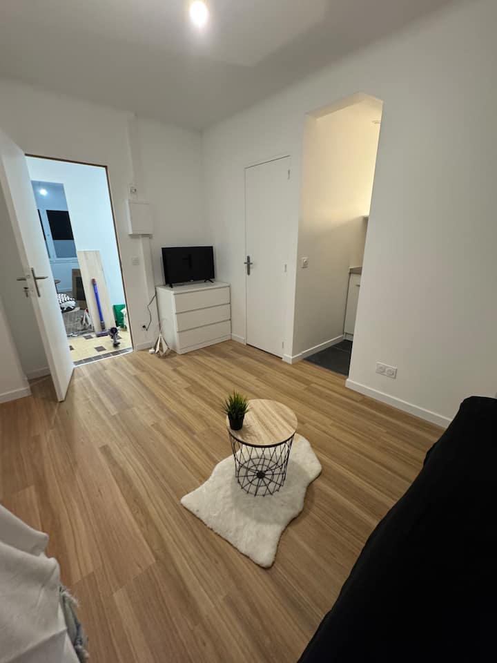 Studio Avec Espace Cuisine Et Salle De Bain Privé - Champs-sur-Marne