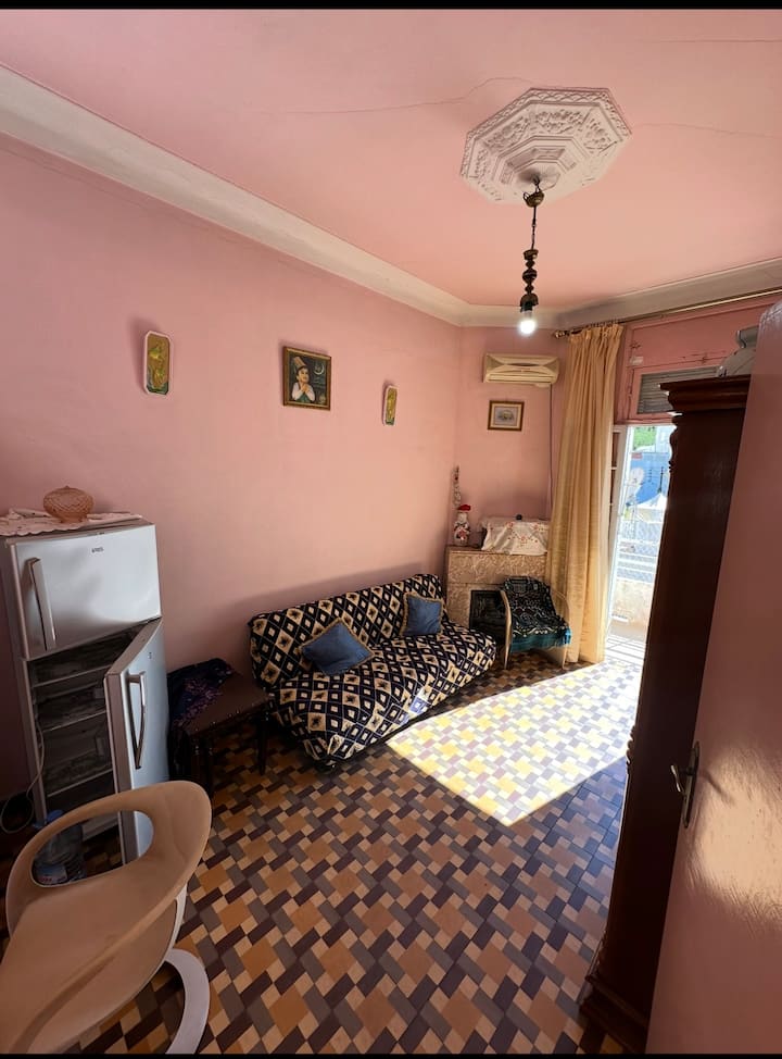 Une F 2 Vue Dégagée Sur Mer Et L’abeille D’alger - Algiers