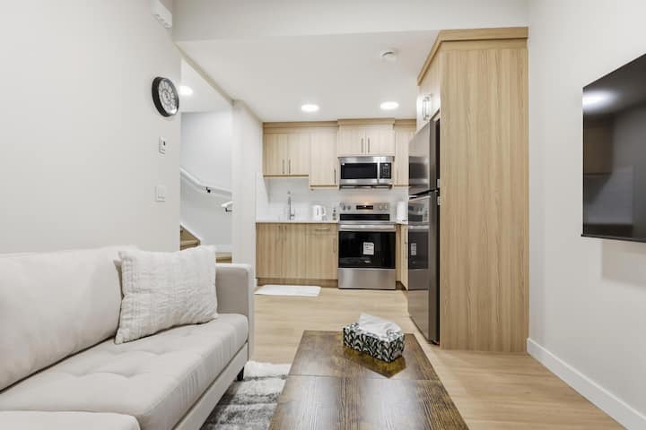 Cozy Entire Private Suite- 10 Mins To Downtown - Calgary