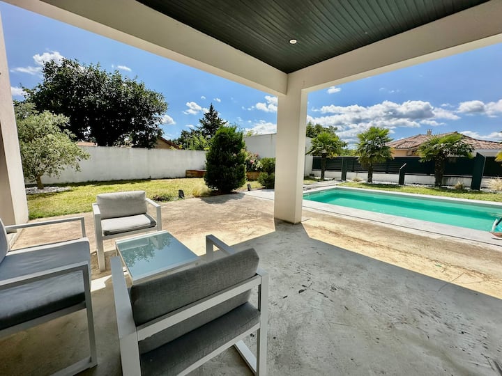 Maison Avec De Très Belles Prestations-piscine - Anjou