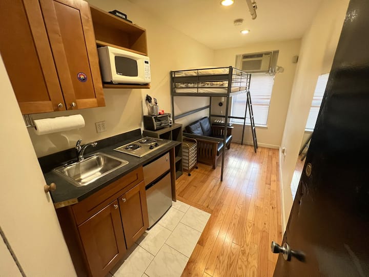 Shared Bathroom Tiny Sunny Chelsea Studio #322 - Nueva York