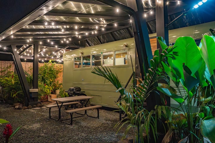 Boutique Converted Bus W/ Outdoor Hottub & Cinema - Costa Rica