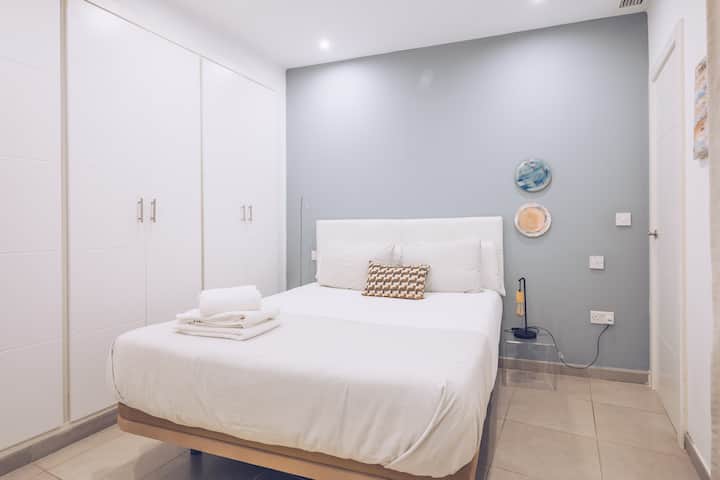 Charming 1br Apt With Rooftop Terrace In The Nook - Gibraltar