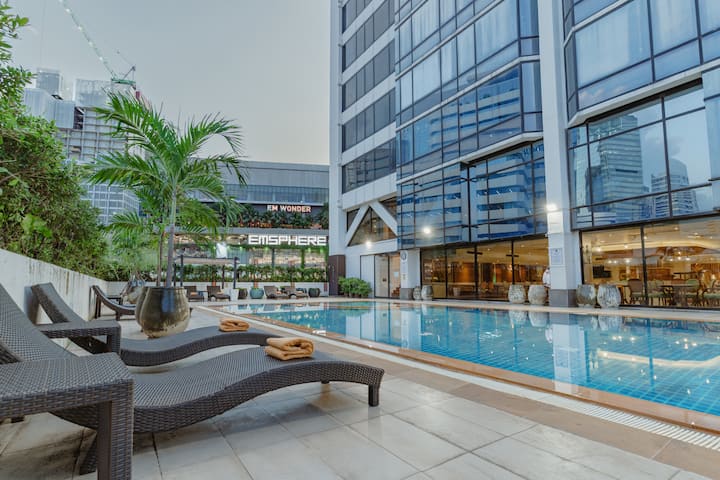 5-min Walk To Emquartier · Hotel With Pool & Gym - Bangkok