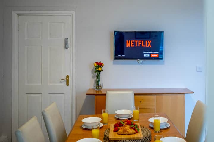 Free Parking | Family-friendly 3br | City Sights - Rotherham