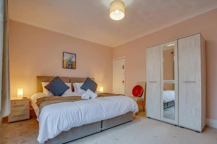 3br House Near City | Sleeps 6 | Smart Tv & Wifi - Rotherham, UK