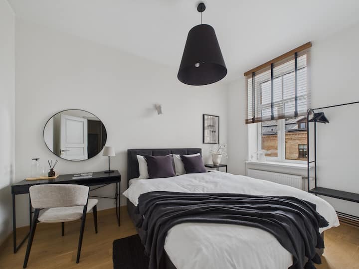 1br Riga City Centre Apartment | With Bath & Desk - Lettonie