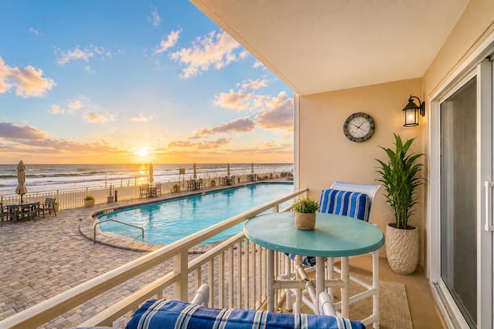 Oceanfront Daytona Beach | Steps To Beach & Pool - Daytona Beach, FL