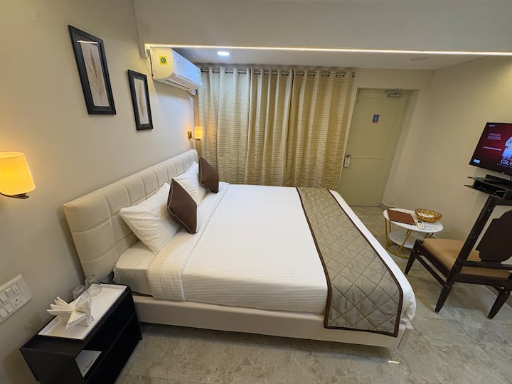 Amirtha Comfort (3 Pax) - Madurai
