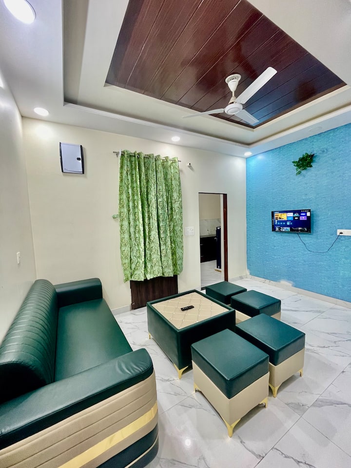 Zenroofs - 7 Rooms With 3 Halls & 3 Kitchens - Jaipur