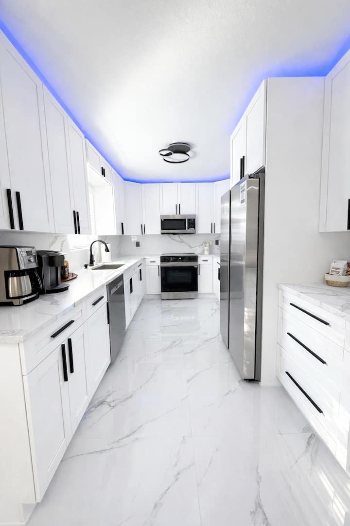 Central Clearwater | 3br Modern Retreat - Clearwater, FL