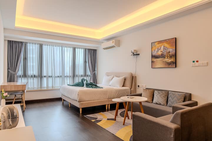 【New】r&f Deluxe Studio With Projector & Netflix - Johor Bahru