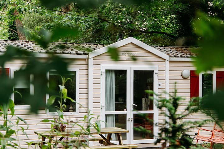 The Red Shutter Cottage - A Snug Woodland Cottage - Zwolle