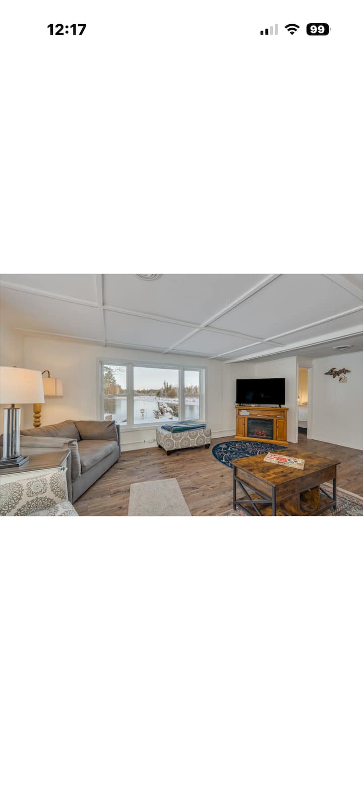 Rivers Edge Retreat - Indian Lake State Park, Manistique