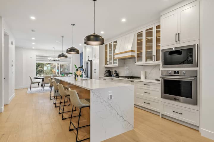 The Prism – Luxury Stay Near Bow River & Mountains - Calgary