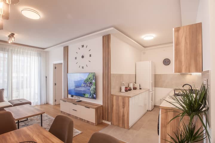 Grand Stay Apartment + Free Private Parking - Novi Sad