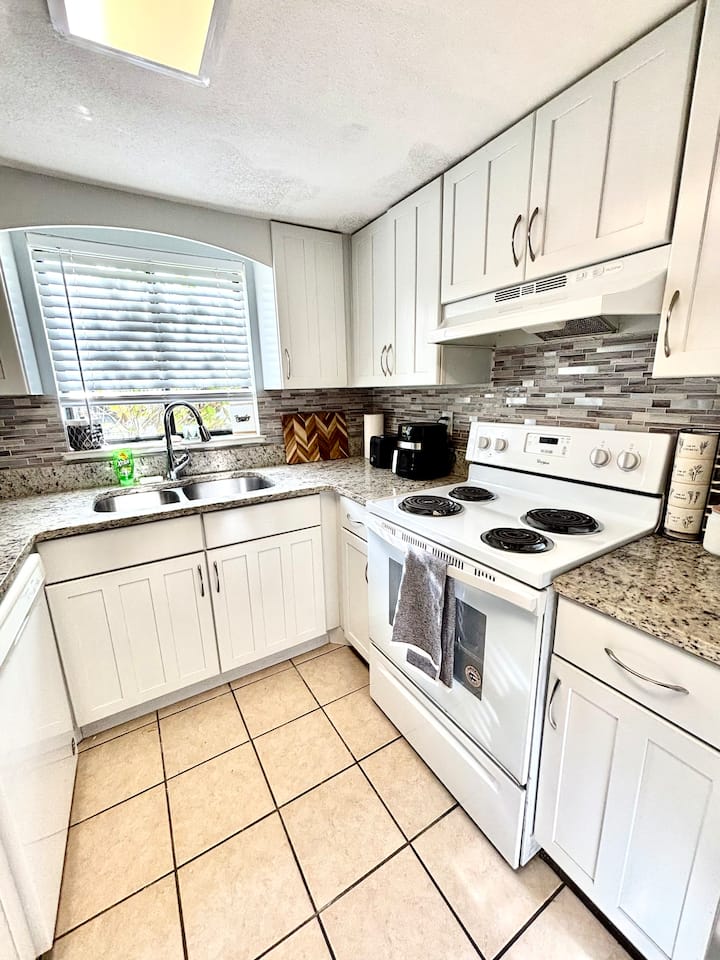 Cozy Palm Coast Retreat Near Beaches & Staugustine - Palm Coast, FL